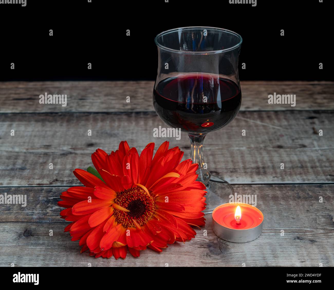 Red candle in glass hi-res stock photography and images - Alamy