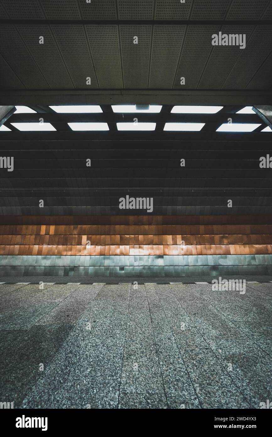 Underground tunnel metro station hi-res stock photography and images ...