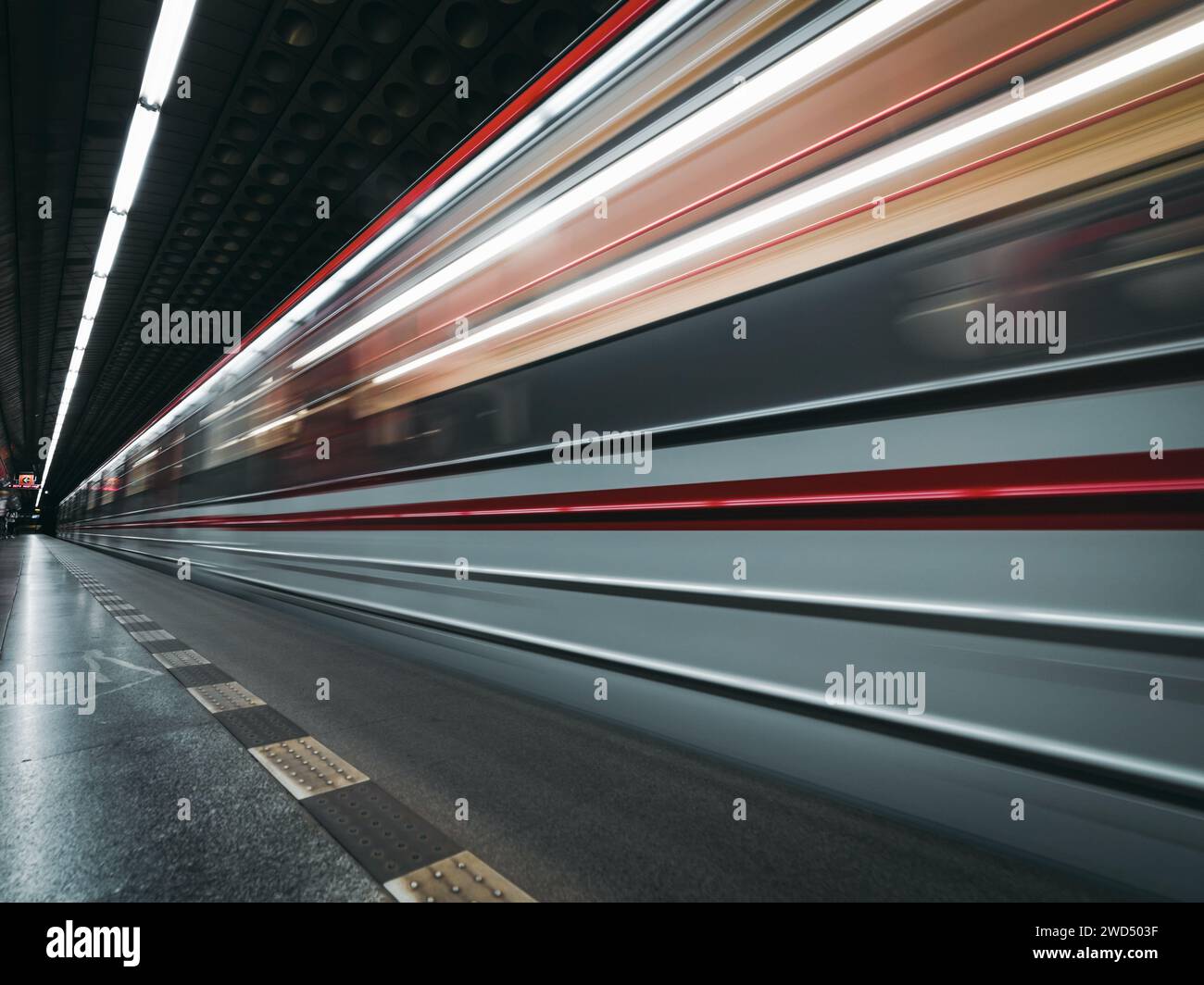 Fast metro hi-res stock photography and images - Alamy