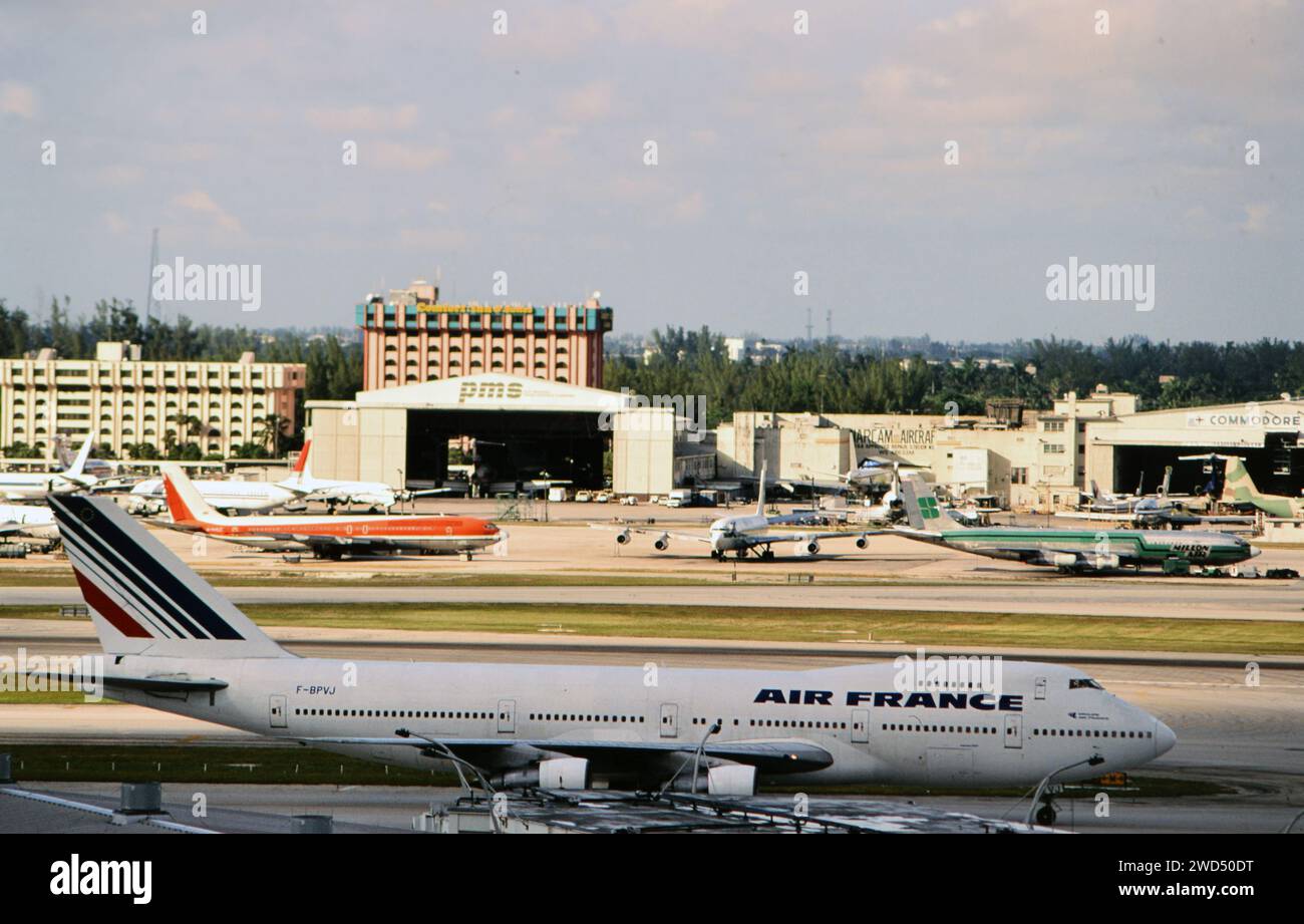 1990s miami international airport hi-res stock photography and images ...