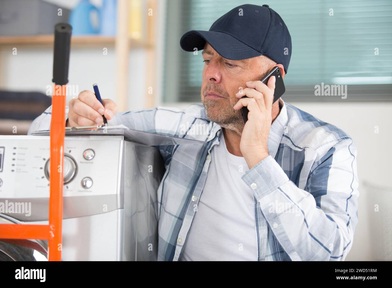Man smartphone ordering logistic hi-res stock photography and images ...