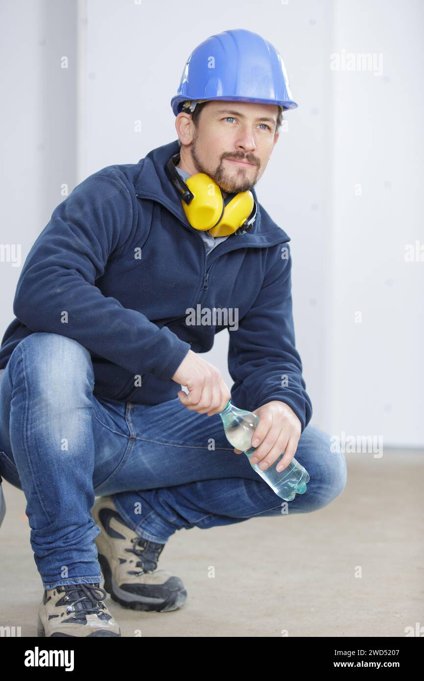 Construction worker drink water hi-res stock photography and images - Alamy