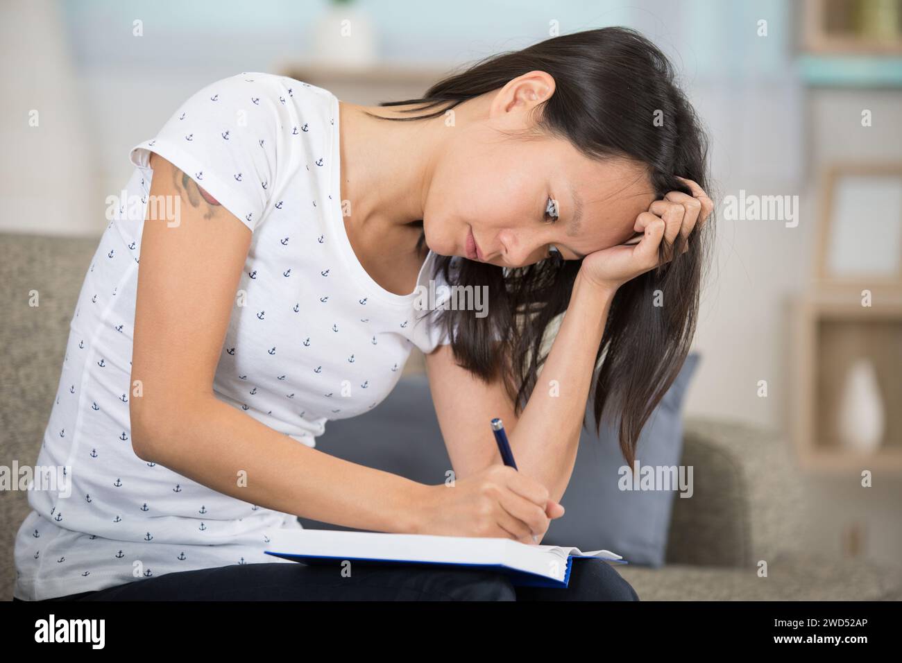 Difficulty concentrating hi-res stock photography and images - Alamy