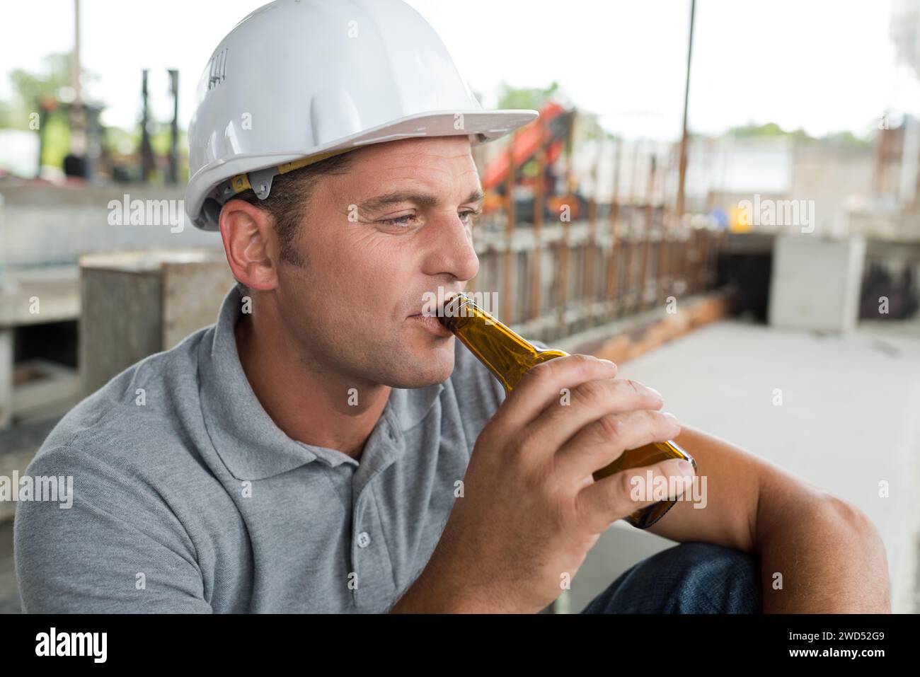 portrait of construction mason worker drinking beer Stock Photo - Alamy