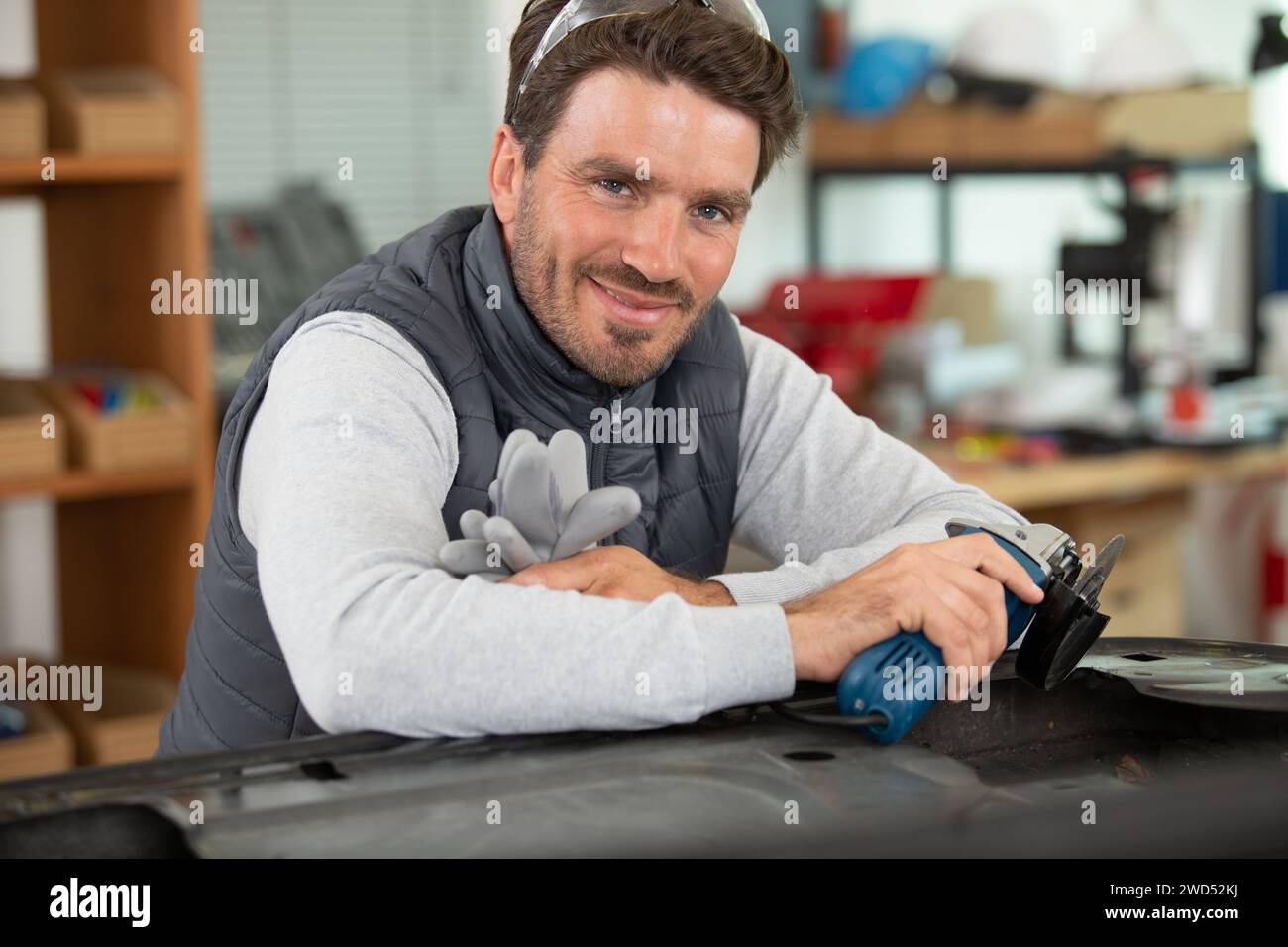 Male mechanic using grinder machine hi-res stock photography and images ...