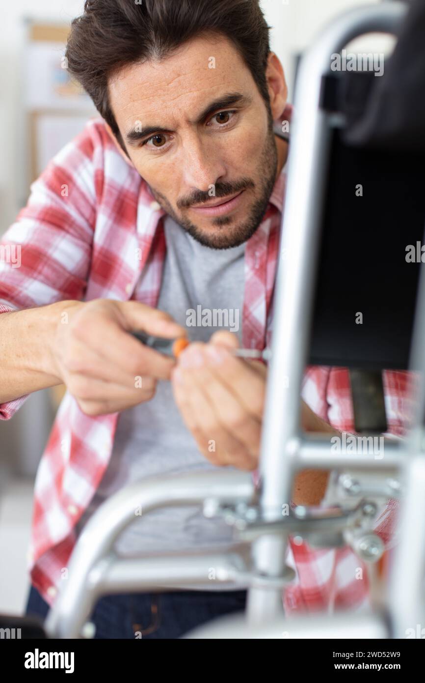Man using screwdriver hi-res stock photography and images - Alamy