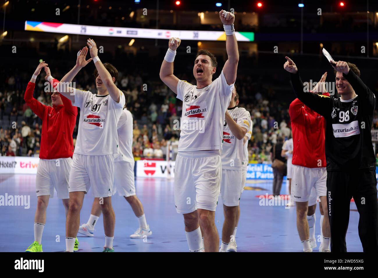 Team Austria jubelt nach dem Sieg mit Lukas HERBURGER of Austria und ...