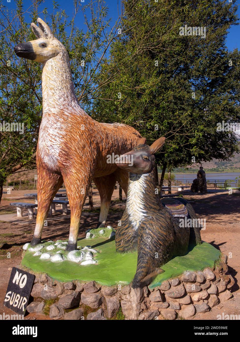 The llamas statue hi-res stock photography and images - Alamy