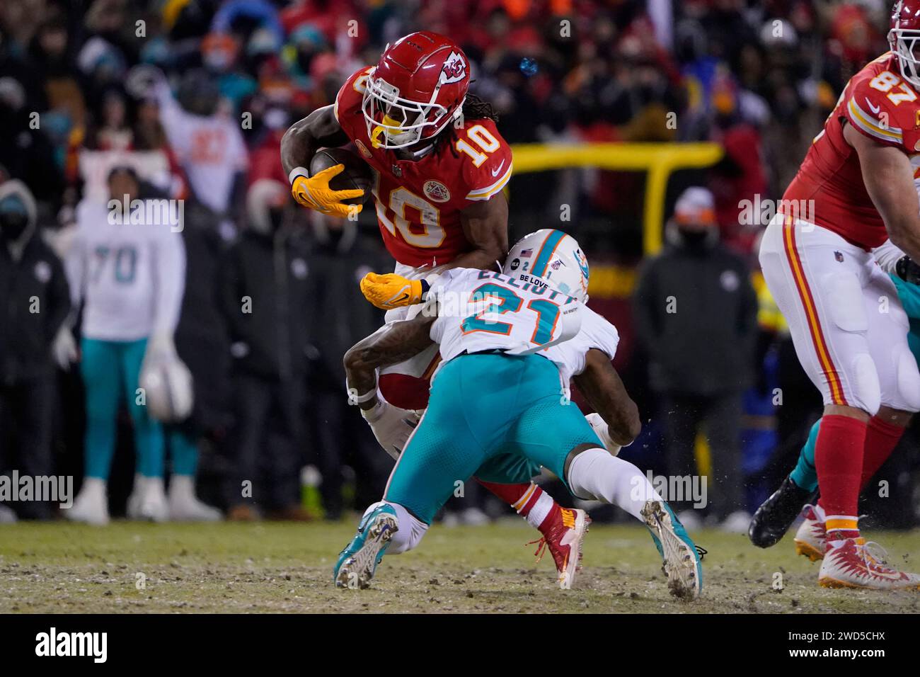 Kansas City Chiefs running back Isiah Pacheco (10) runs against Miami ...