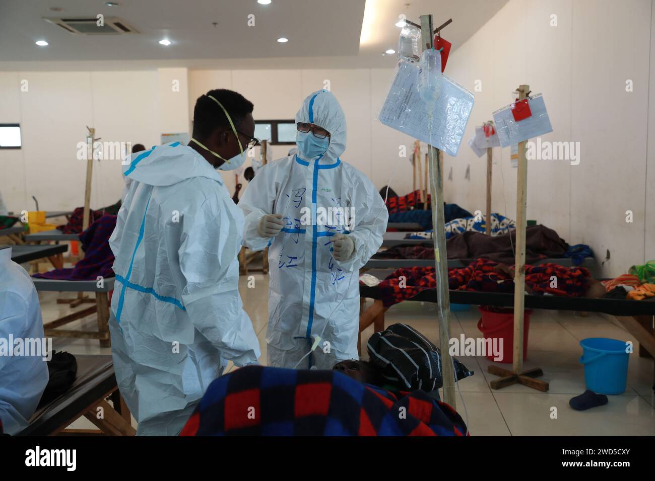 Lusaka, Zambia. 18th Jan, 2024. A Chinese doctor and a Zambian doctor ...