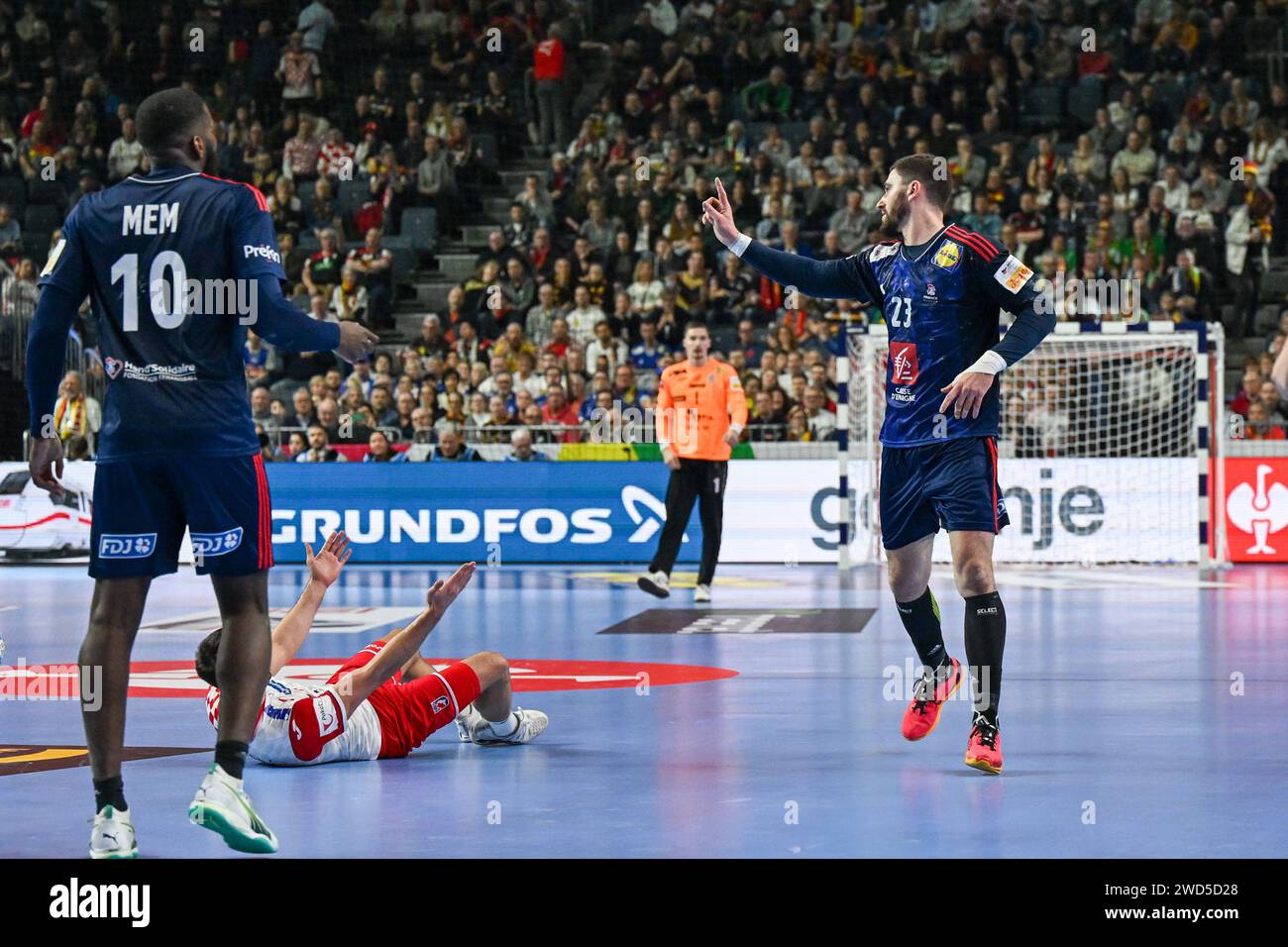 Cologne, Germany. 18th Jan, 2024. Ludovic Fabregas (France) shows his ...
