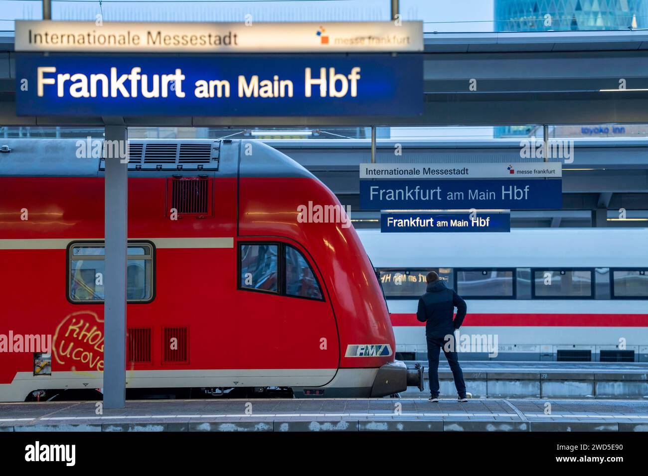 Hauptbahnhof Frankfurt am Main, Gleise, Bahnsteige, Züge, Hessen ...