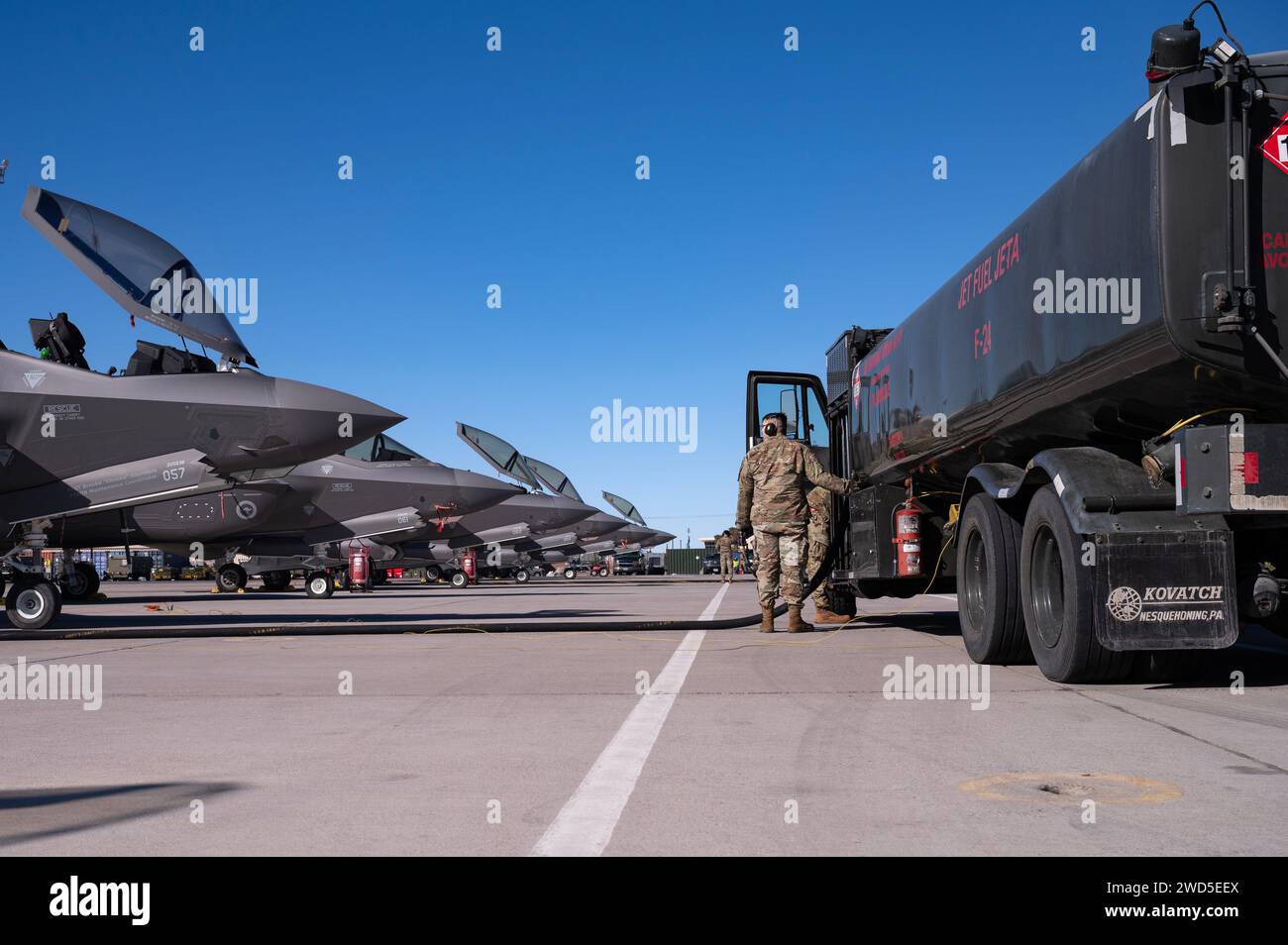 U.S. Airmen and Australian Air Force members work together to refuel ...