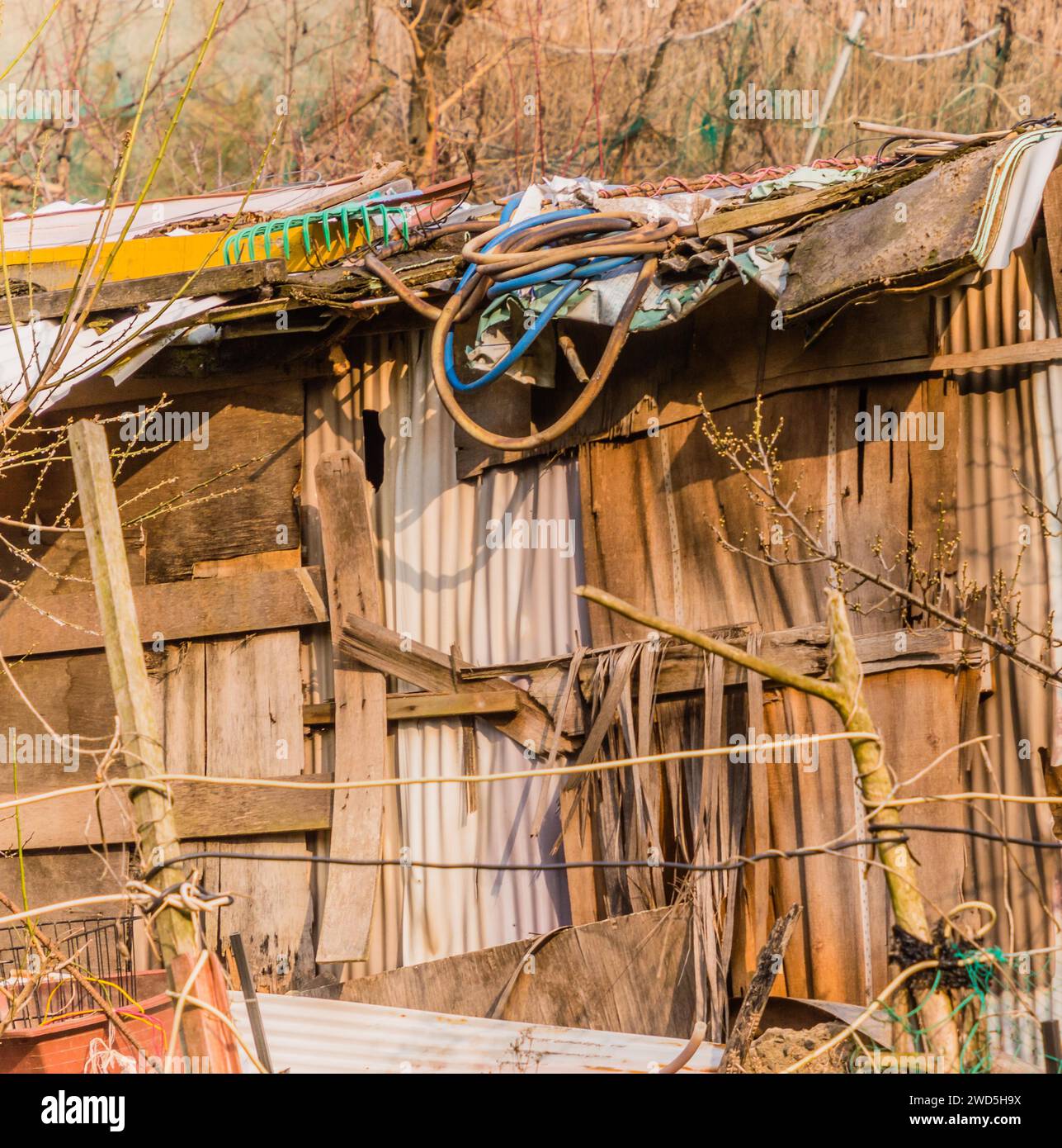 Old sheet metal hi-res stock photography and images - Alamy