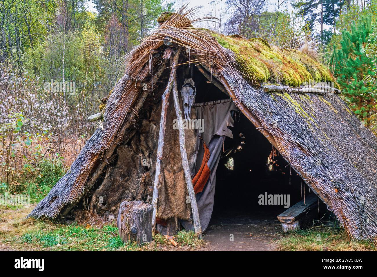 Stone age hut hi-res stock photography and images - Alamy