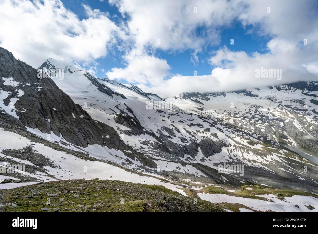 Mountain landscape with snowfields, summit Grosser Moeseler with ...