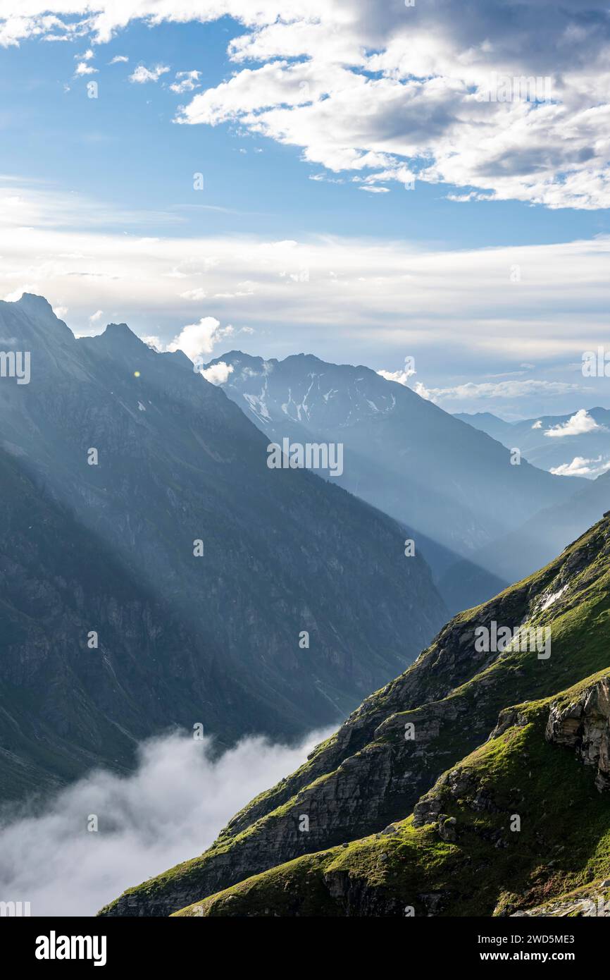 Sunbeams between peaks hi-res stock photography and images - Alamy