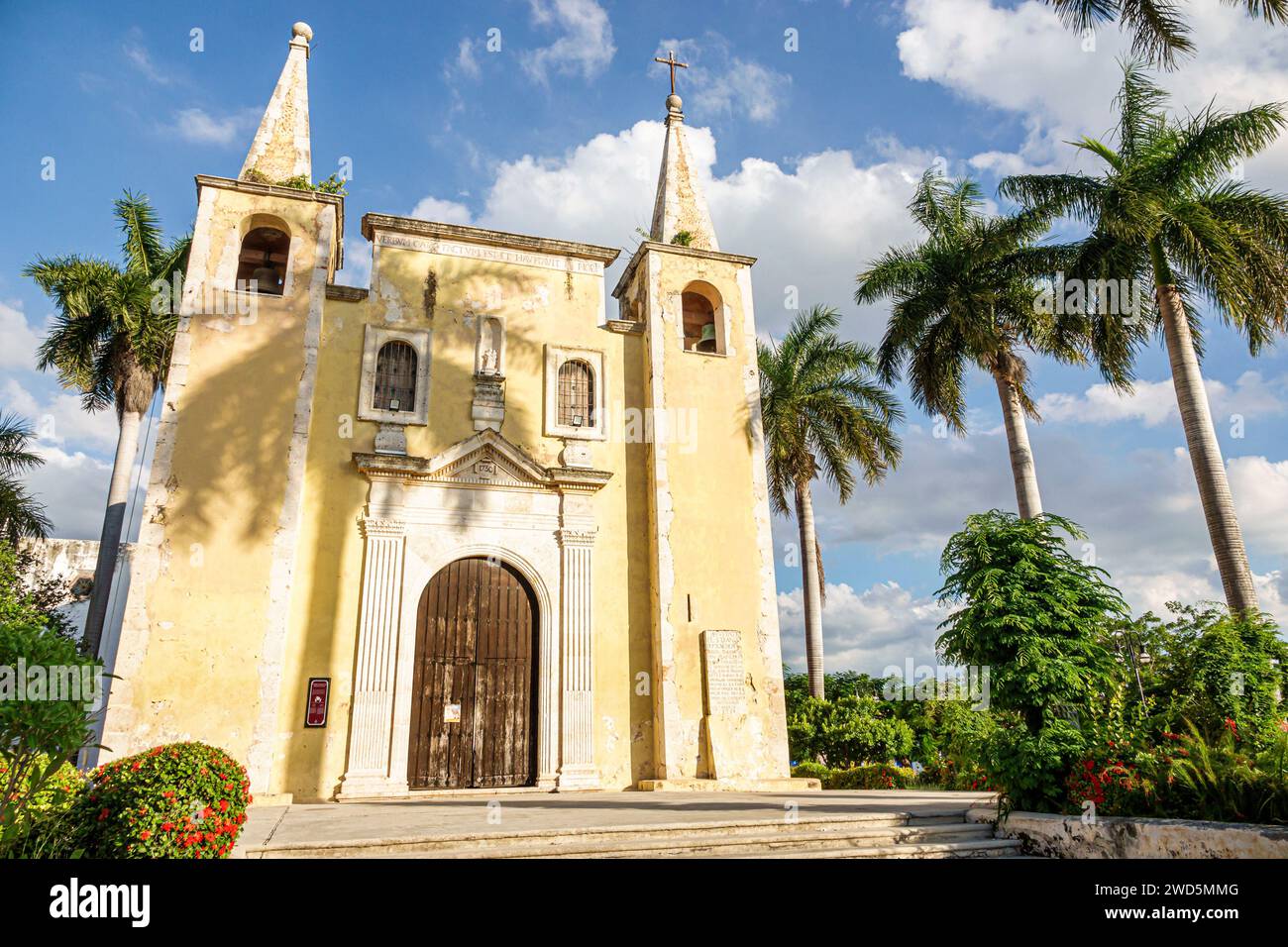 Steeples bell towers hi-res stock photography and images - Alamy
