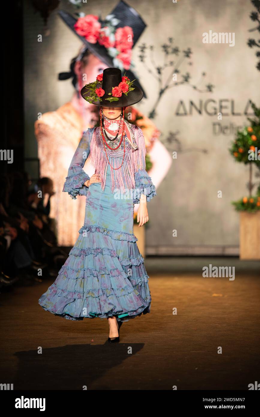 SEVILLA 19/01/2024/ ALICIA SUAREZ PRESENTO SU COLECCIÓN DE TRAJES DE ...