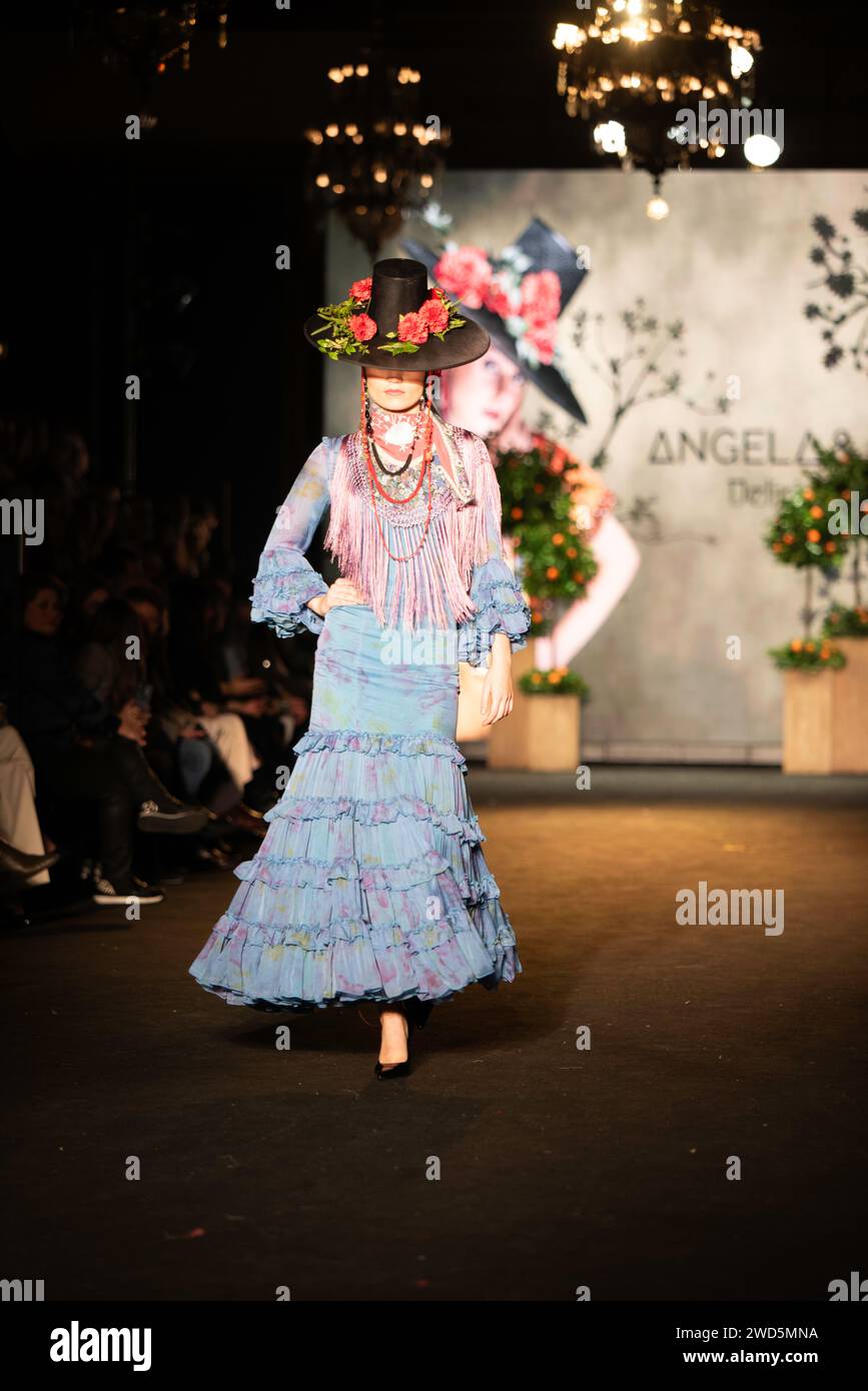 SEVILLA 19/01/2024/ ALICIA SUAREZ PRESENTO SU COLECCIÓN DE TRAJES DE ...