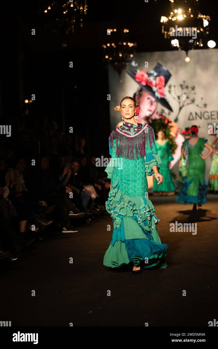 SEVILLA 19/01/2024/ ALICIA SUAREZ PRESENTO SU COLECCIÓN DE TRAJES DE ...