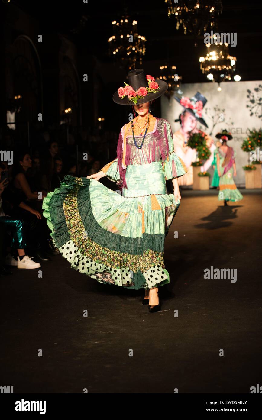 SEVILLA 19/01/2024/ ALICIA SUAREZ PRESENTO SU COLECCIÓN DE TRAJES DE ...