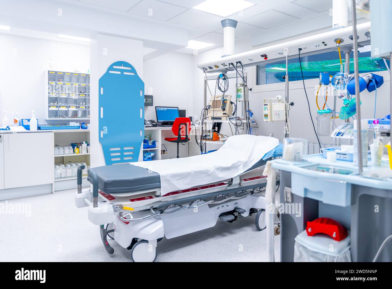 Empty space urgency room of an hospital without people Stock Photo - Alamy