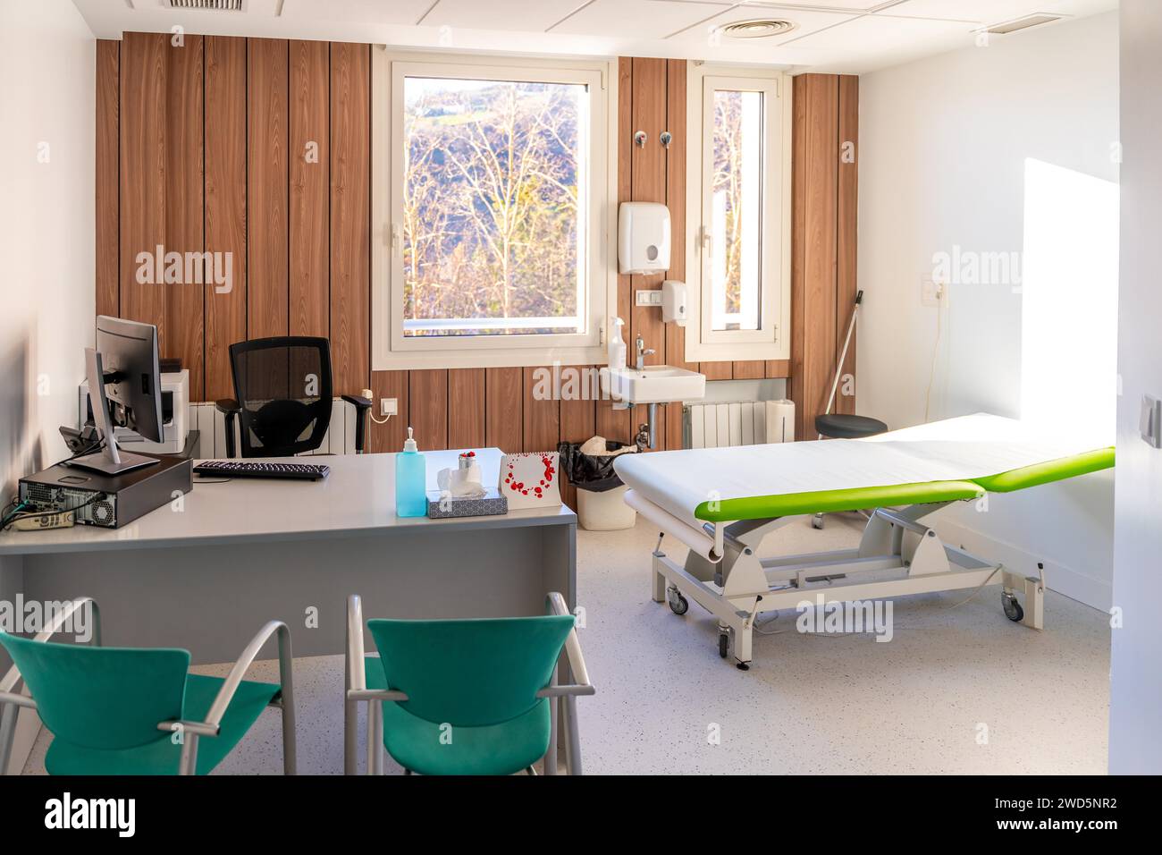 Empty space without people of a hospital consultation room Stock Photo ...