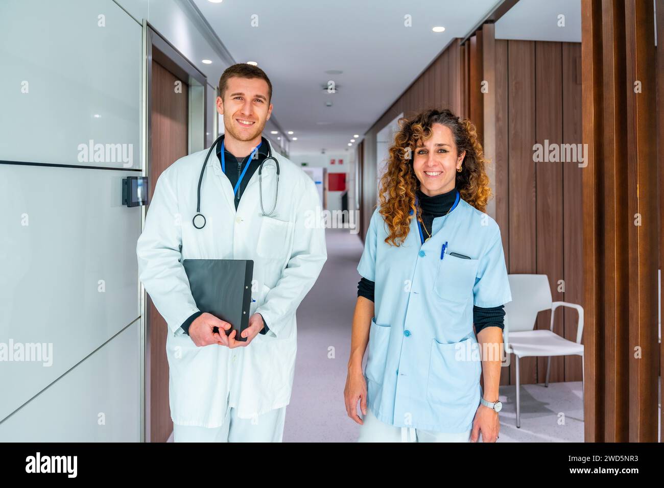Two members medical staff hi-res stock photography and images - Alamy