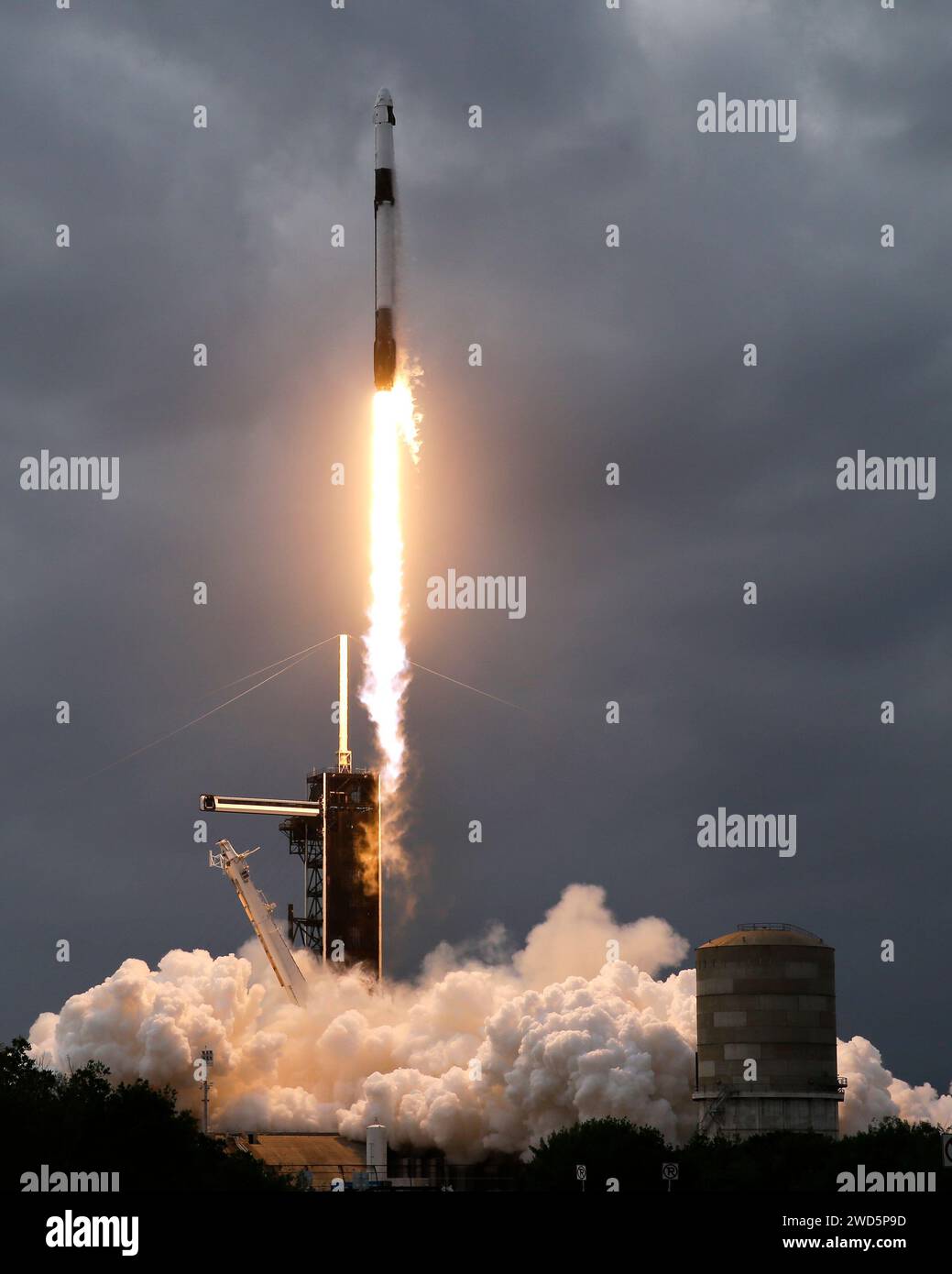 A SpaceX Falcon 9 rocket lifts off from Kennedy Space Center's Launch ...