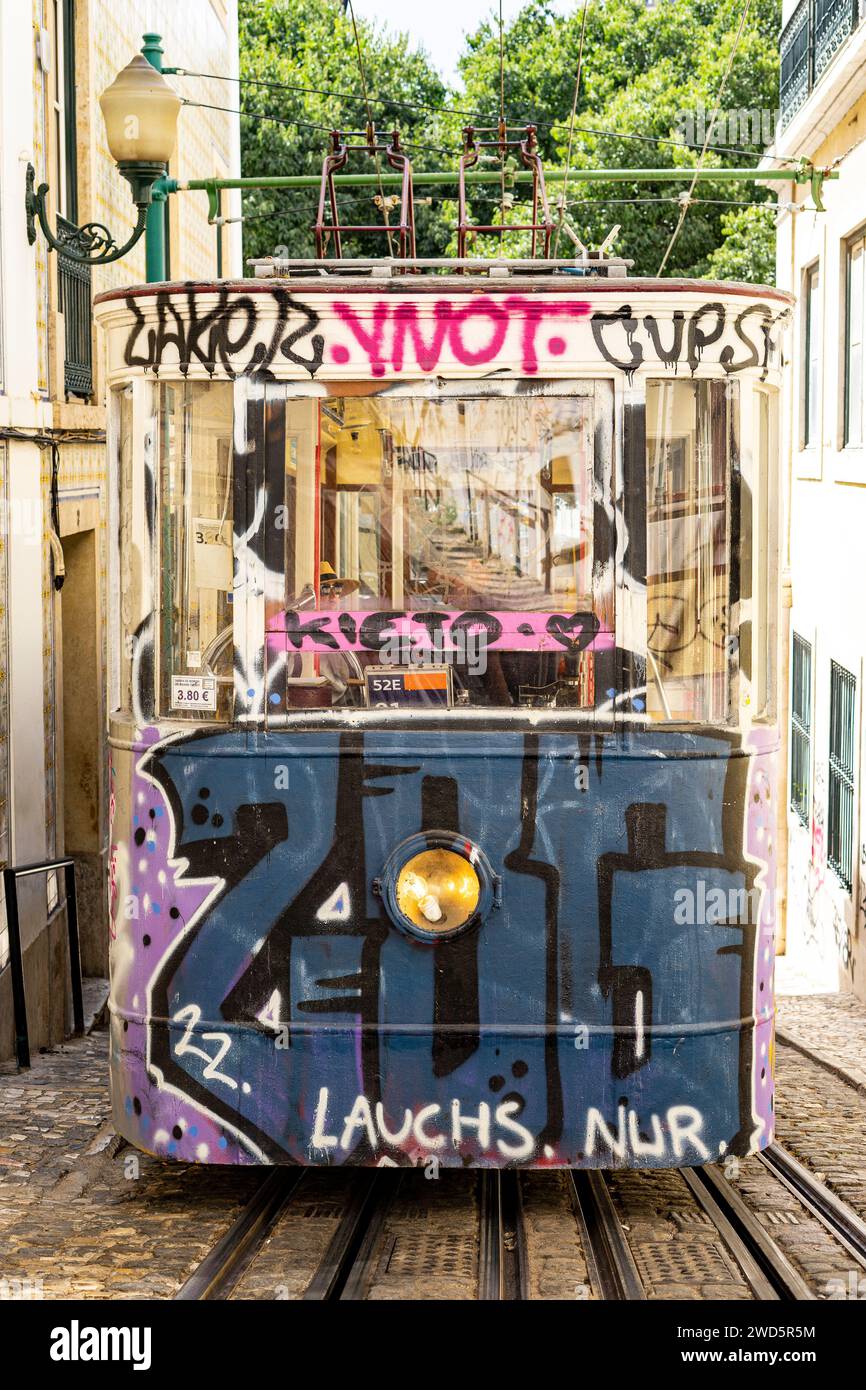 Lavra sidewalk elevator carriage in Lisbon city Stock Photo - Alamy
