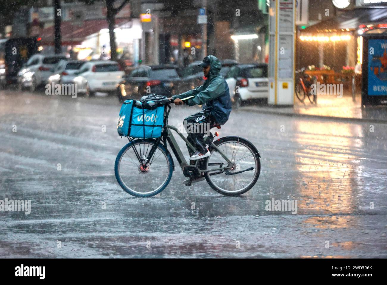 Delivery driver hi-res stock photography and images - Alamy