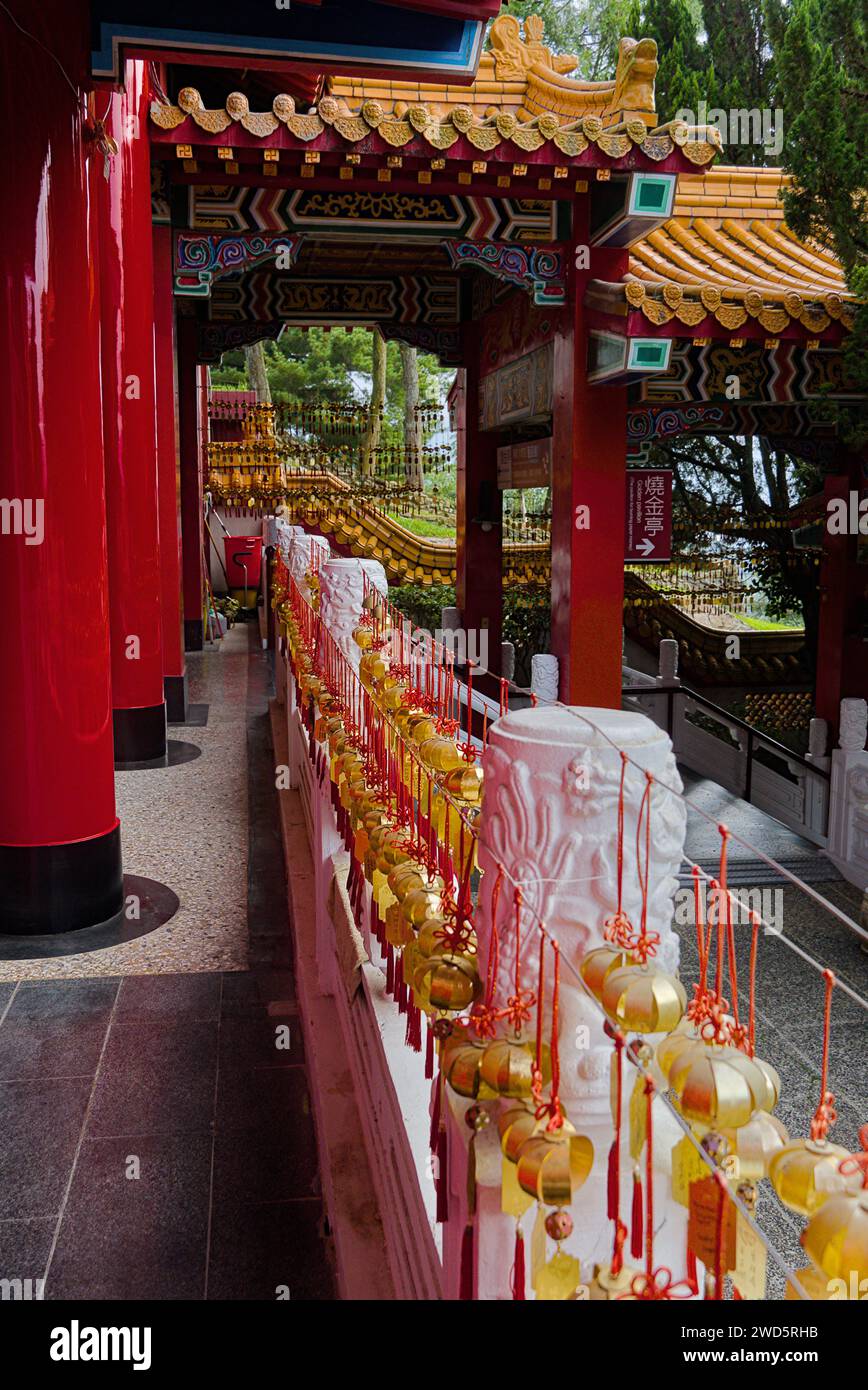 Temple structure and exterior decorations in Taiwan Stock Photo - Alamy
