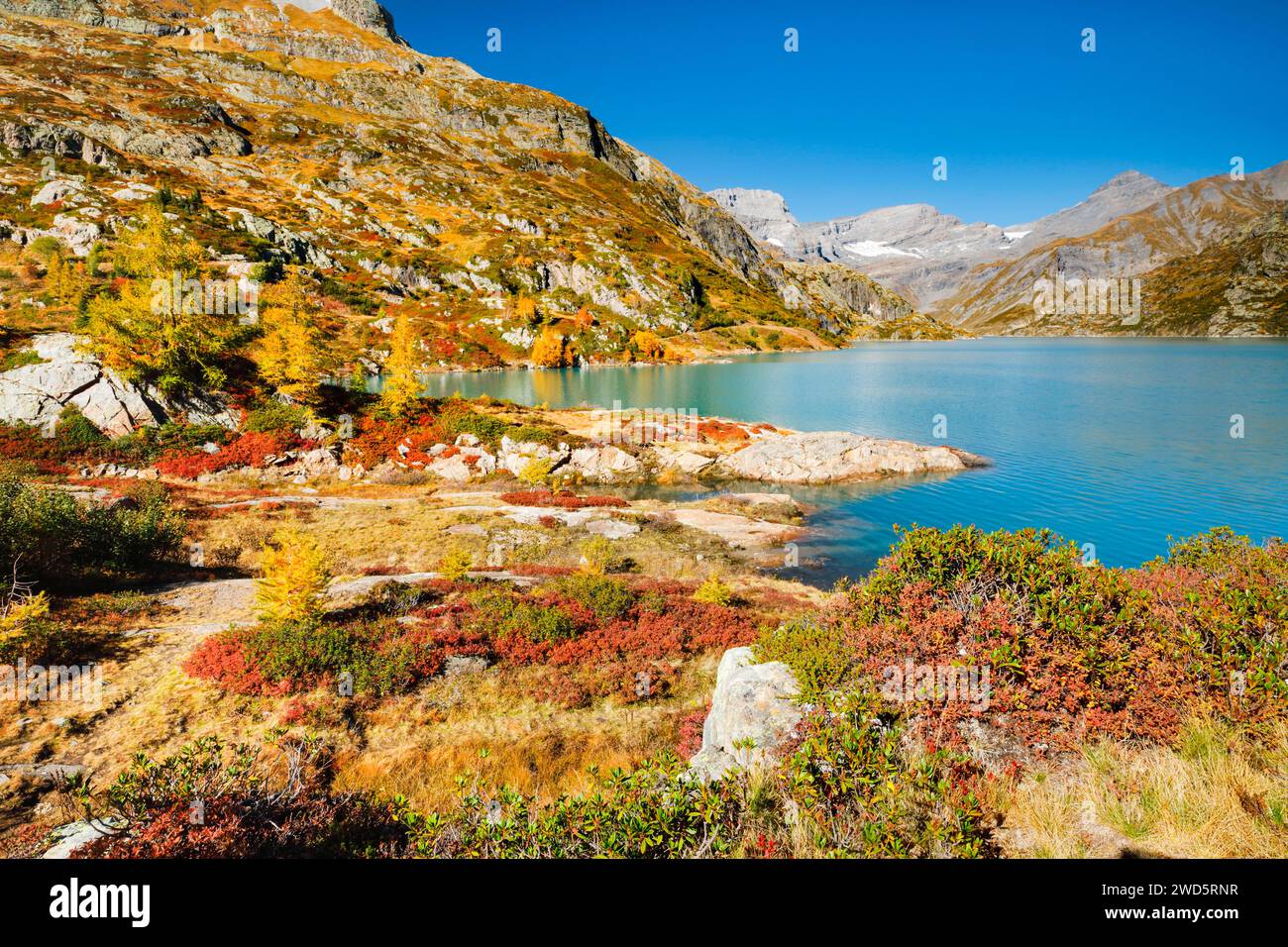 Autumn colours at Lac d'Emosson in the Valais mountains, Switzerland ...