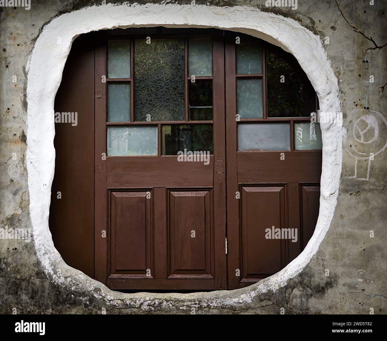 Vintage brown window door hi-res stock photography and images - Alamy
