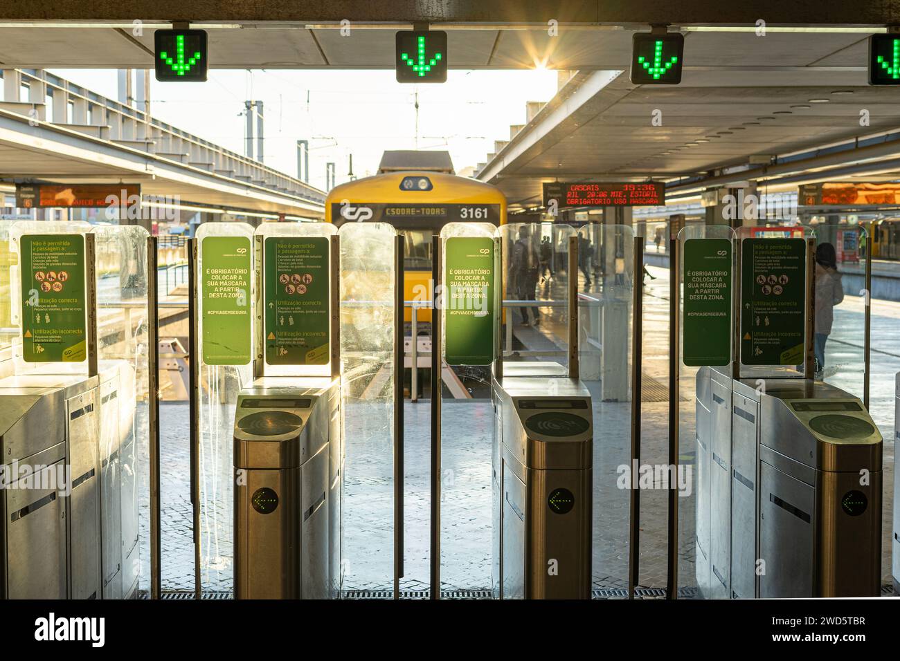 Train station signs hi-res stock photography and images - Alamy