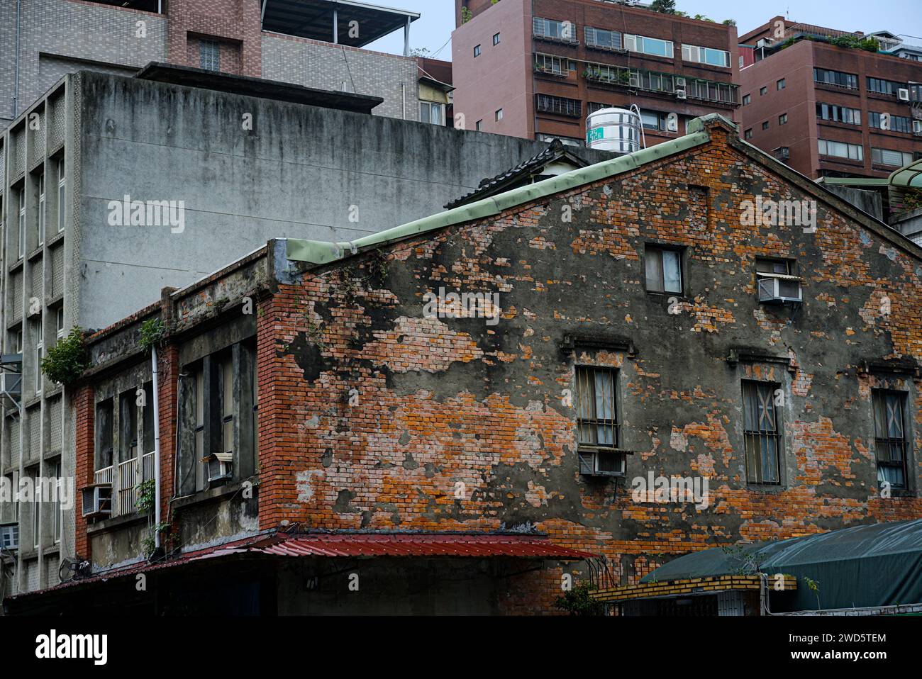 Old building structure in Taipei, Taiwan Stock Photo - Alamy