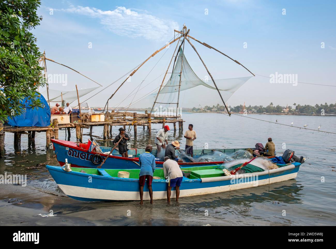 Chinese fishing nets, Fort Kochi, Cochin, Kerala, India Stock Photo - Alamy