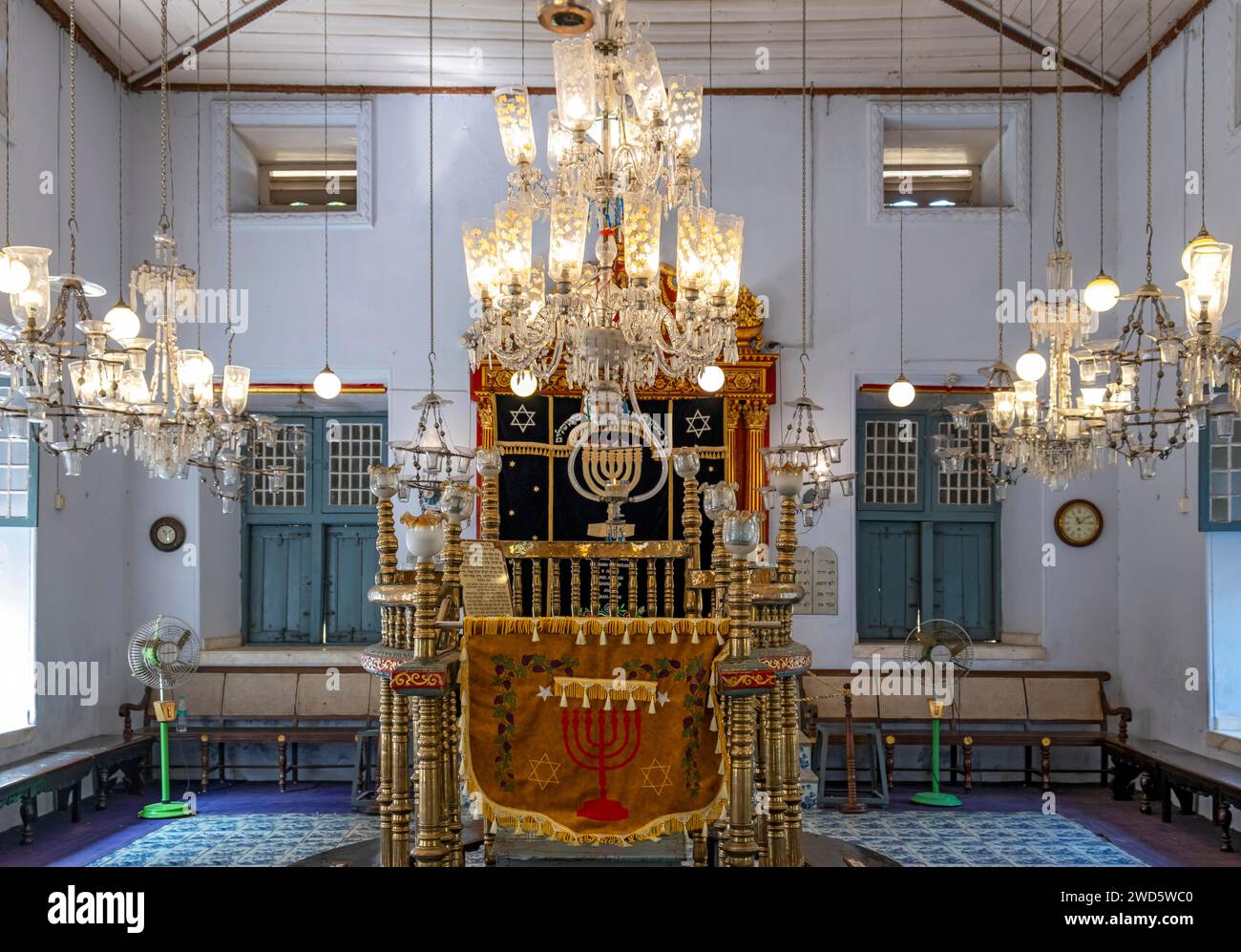 Interior of Paradesi Synagogue, Matancherry, Jew Town, Cochin, Kerala ...