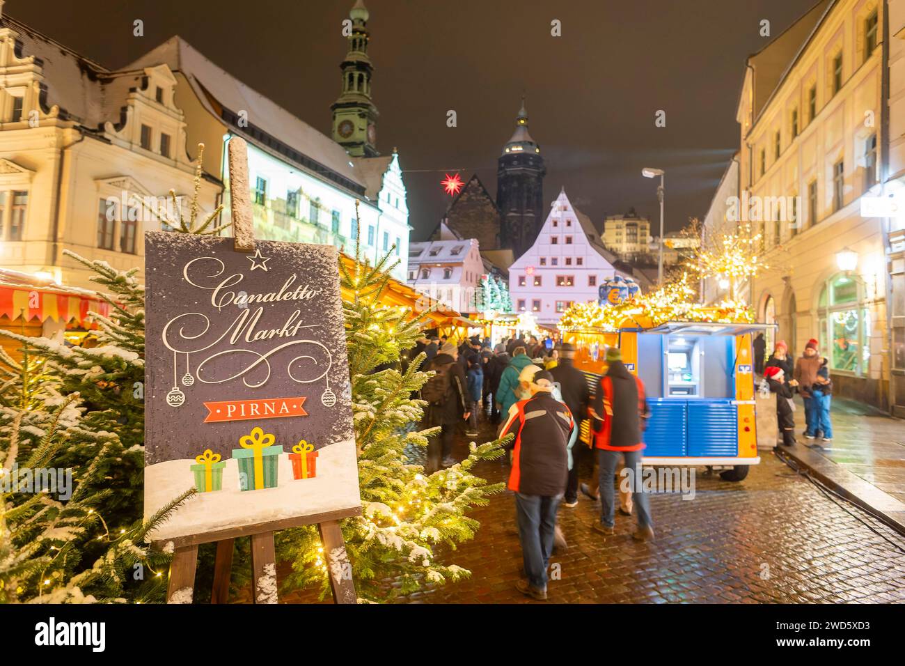 Christmas market in Pirna on the historic market square, Pirna, Saxony ...