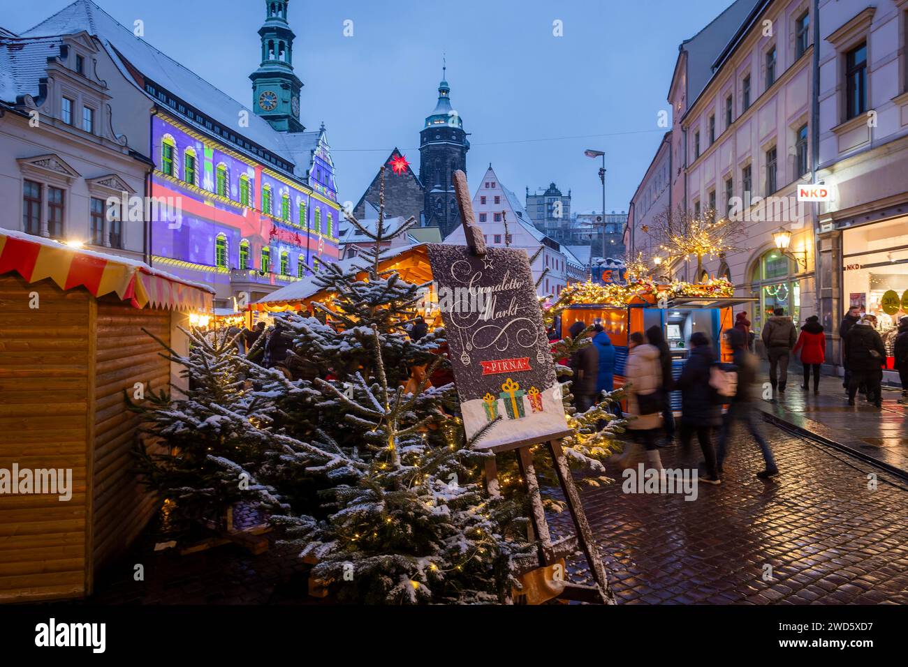 Christmas market in Pirna on the historic market square, Pirna, Saxony ...