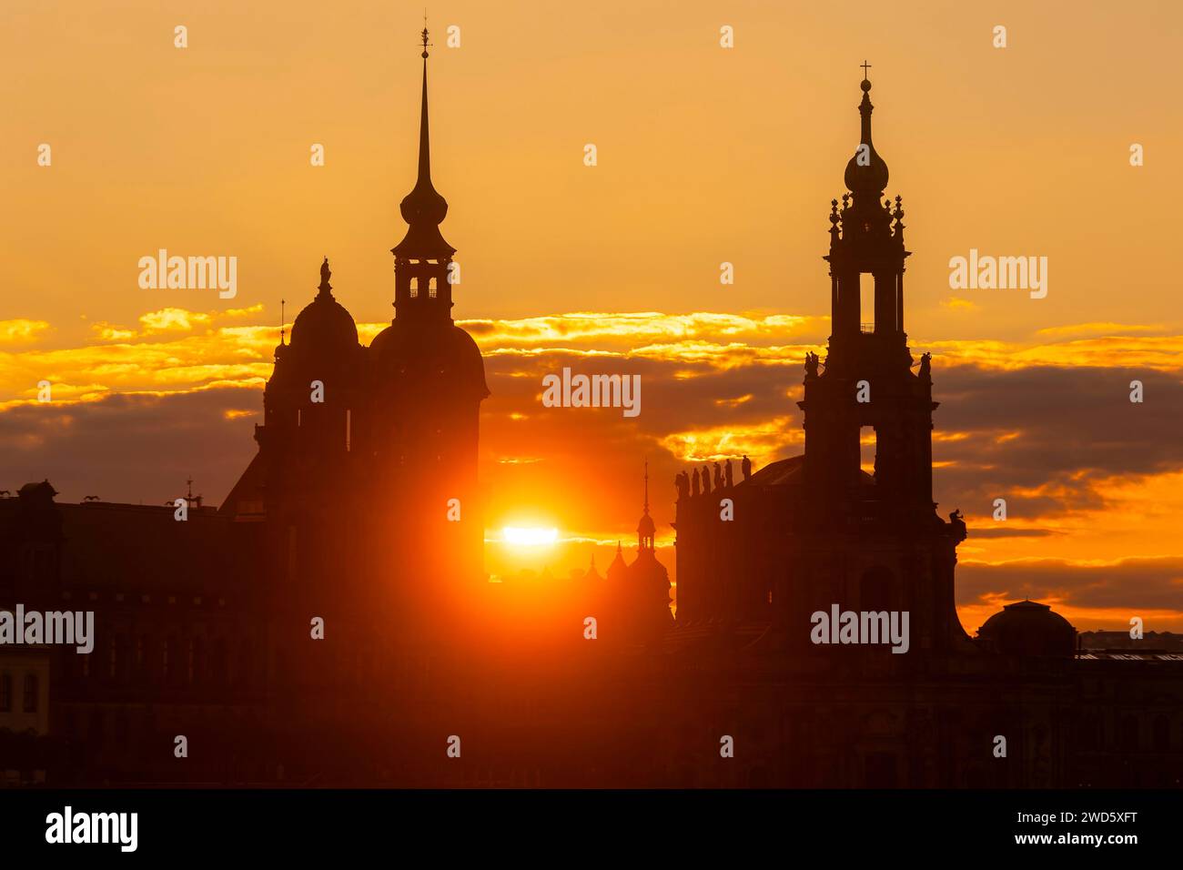 Sunset over Dresden's historic city centre with Staendehaus, Georgentor ...
