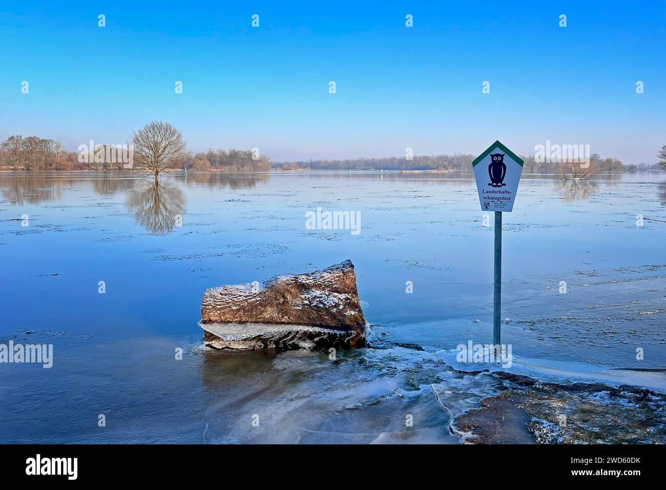 Flood, flood protection, flood plain, dike protection, dike on the Elbe ...