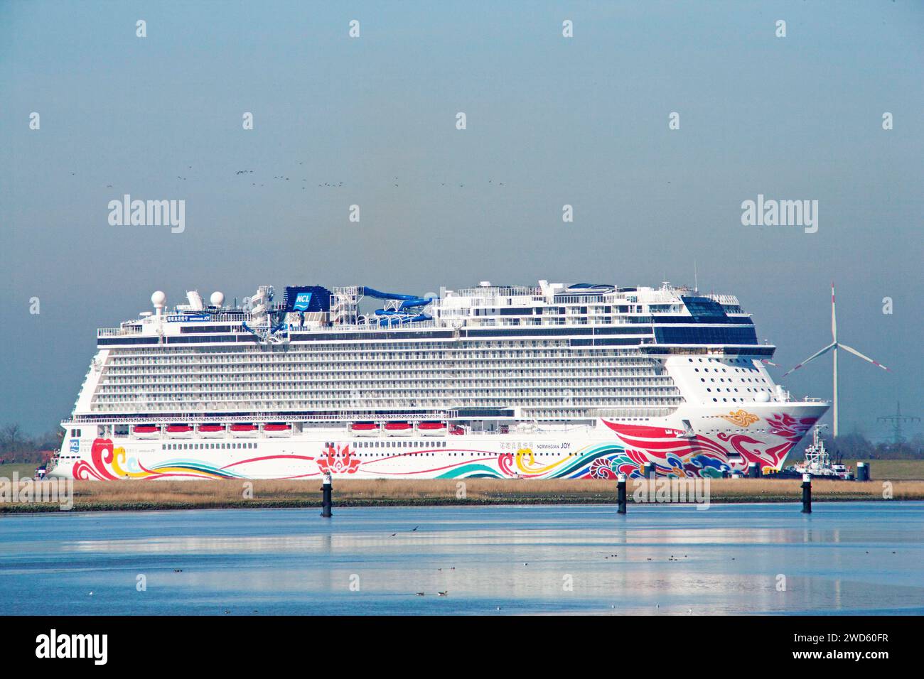 Cruise ship, Norwegian Joy, Meyer Werft, ship transfer, Ems ...