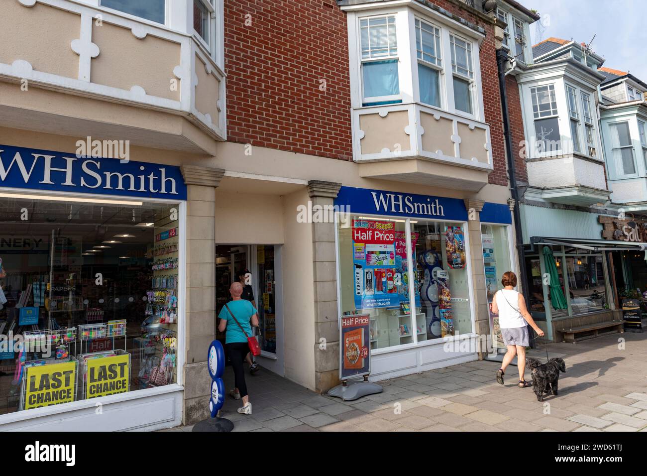 WH Smith retail store selling books, newspapers and stationery in ...