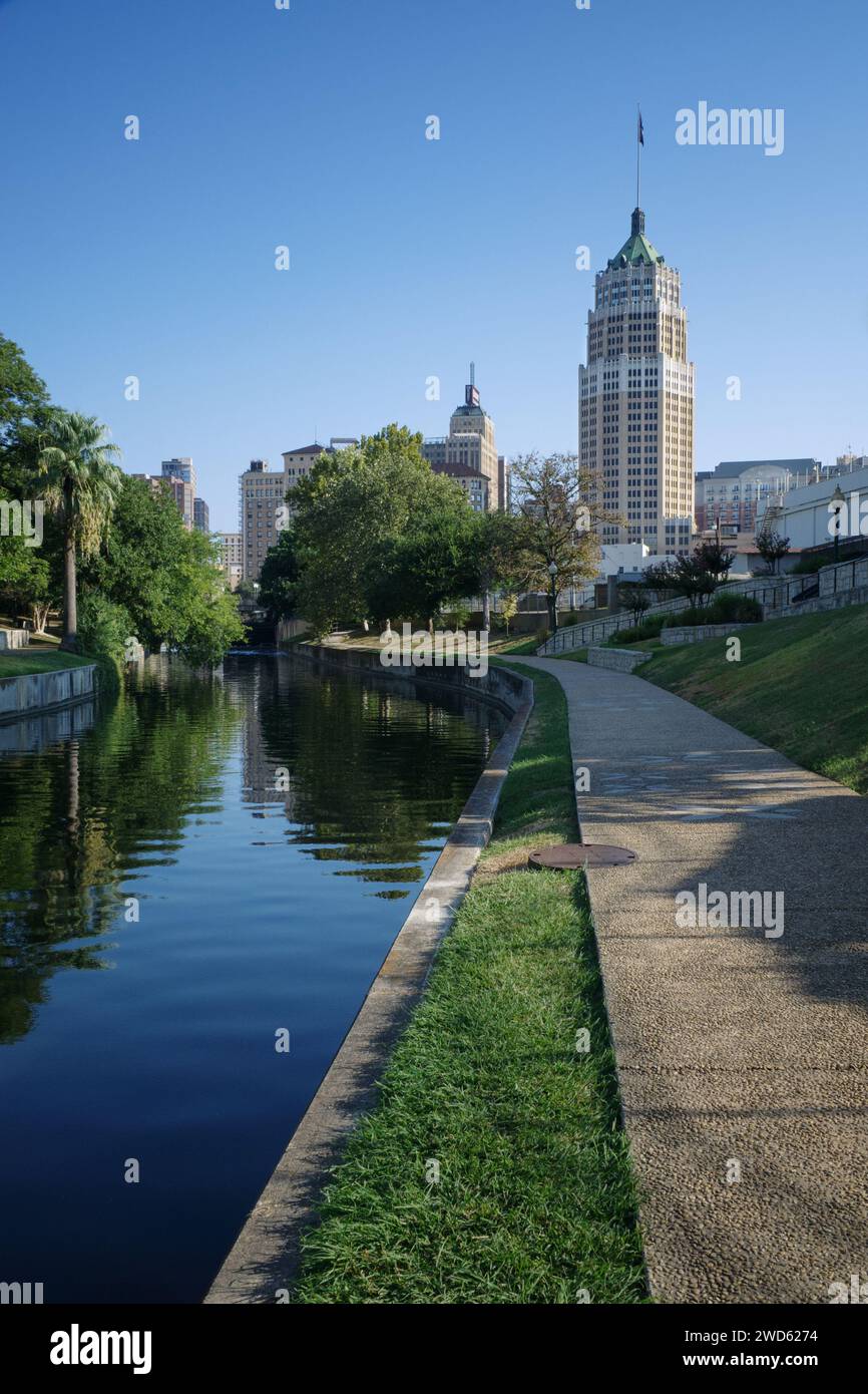 Tower life building san antonio hi-res stock photography and images - Alamy
