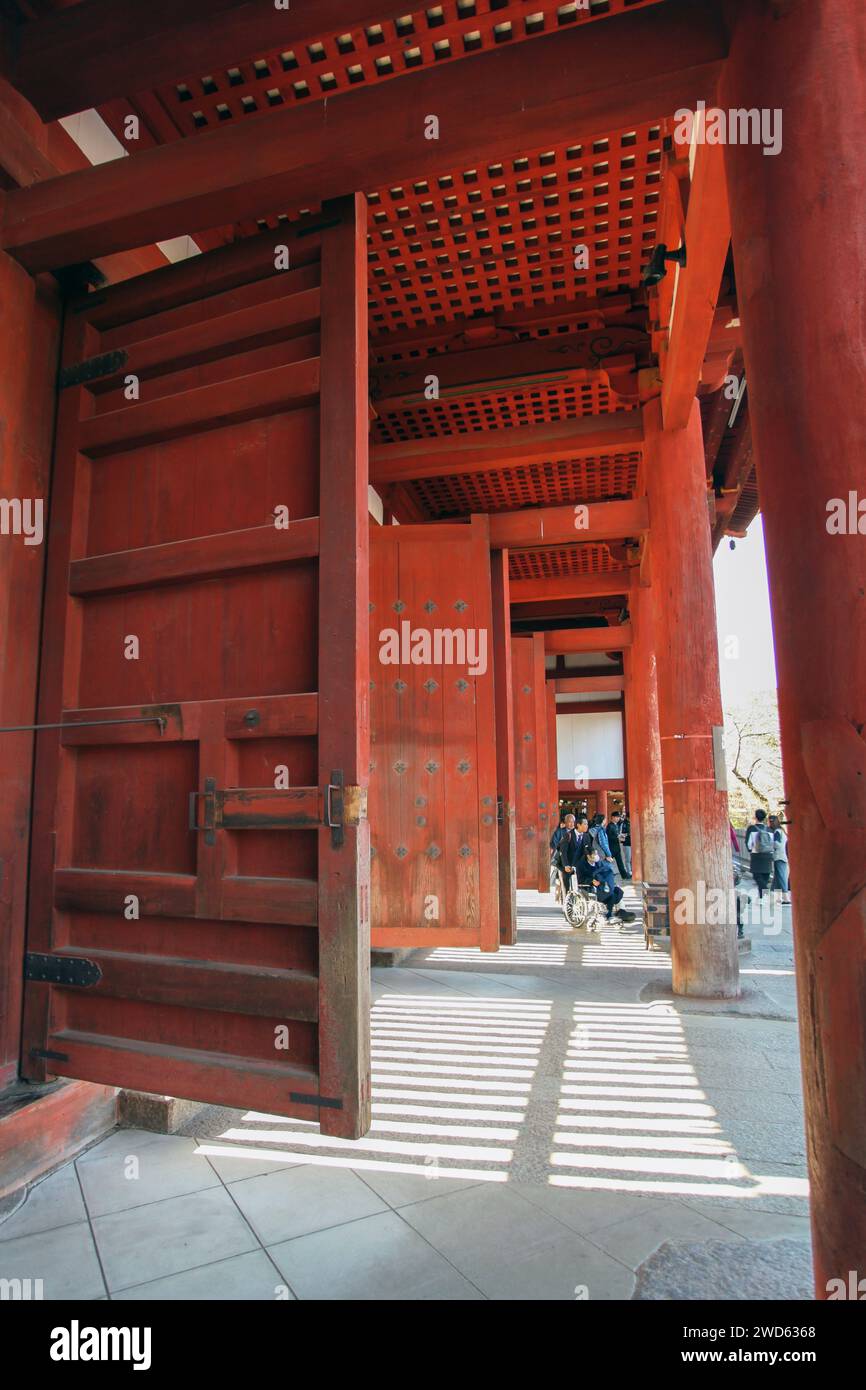 Exterior of the todaiji temple hi-res stock photography and images - Alamy