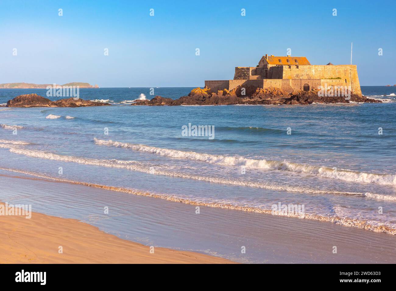 Fort National and beach in beautiful walled port city of Saint-Malo ...