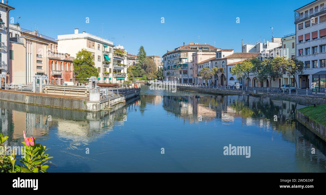 Treviso - The panaorama old town with the Sile river Stock Photo - Alamy
