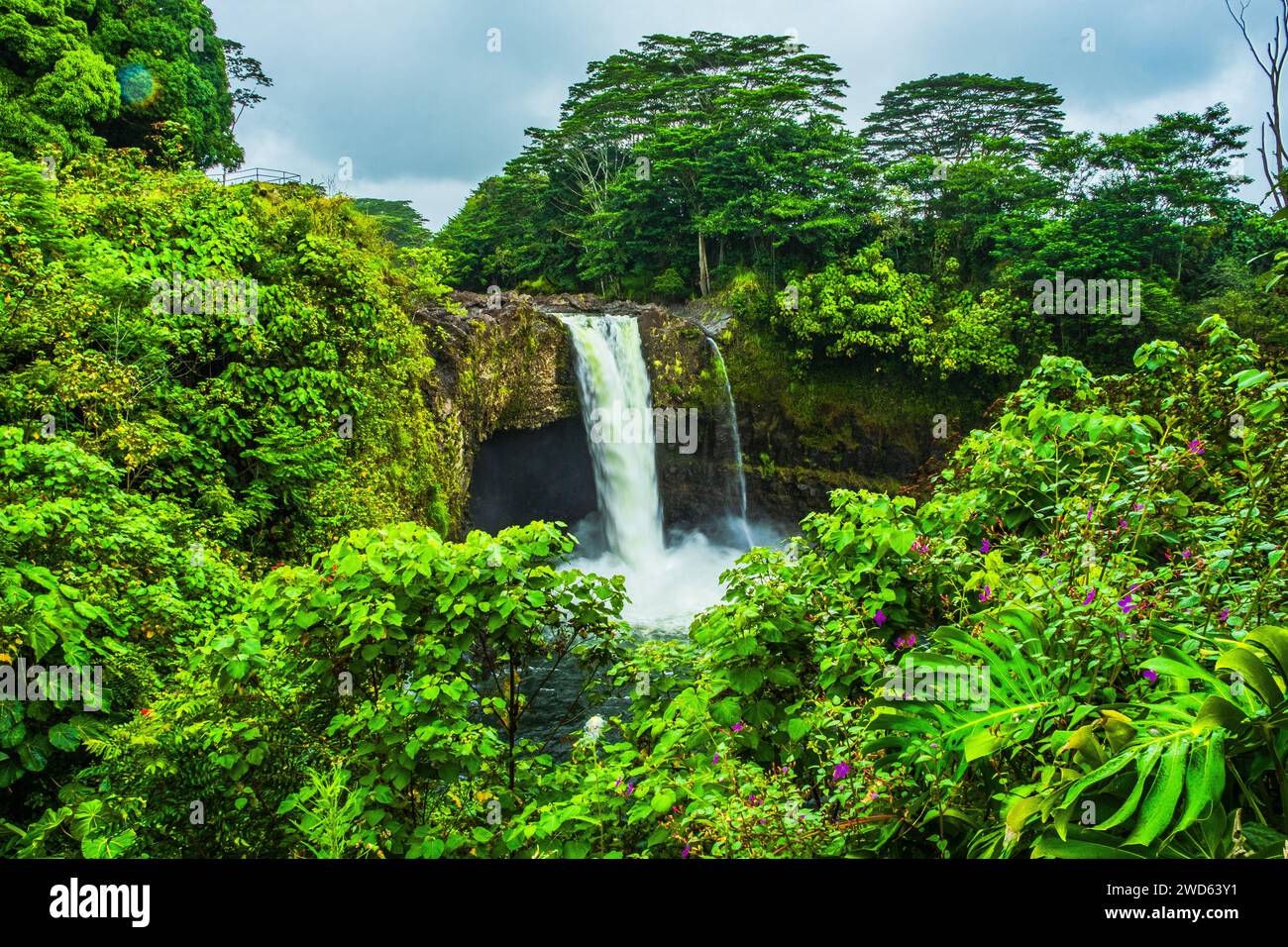 Rainbow Falls and plungepool on the Wailuku River in Hilo, Hawaii Stock ...
